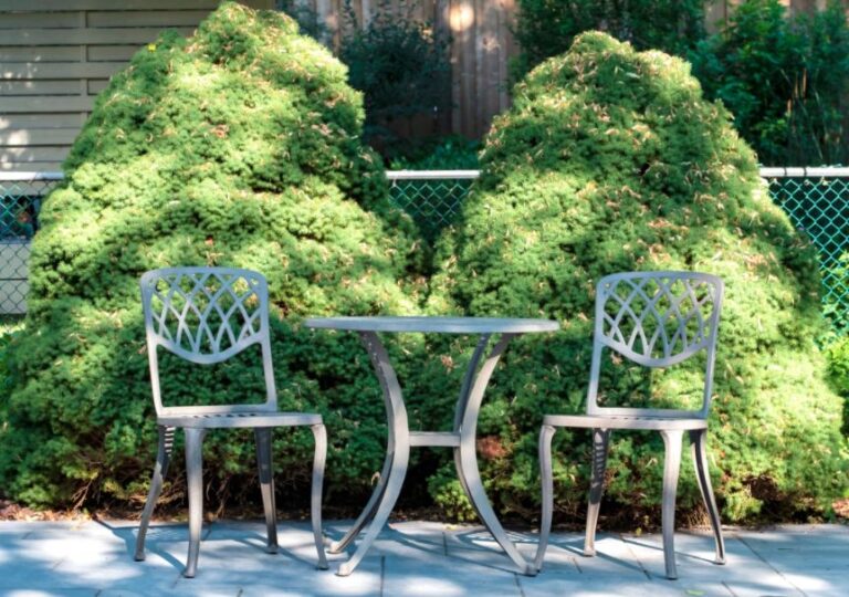 What is a Cyclone Fence? Cyclone Fence vs. Chain Link