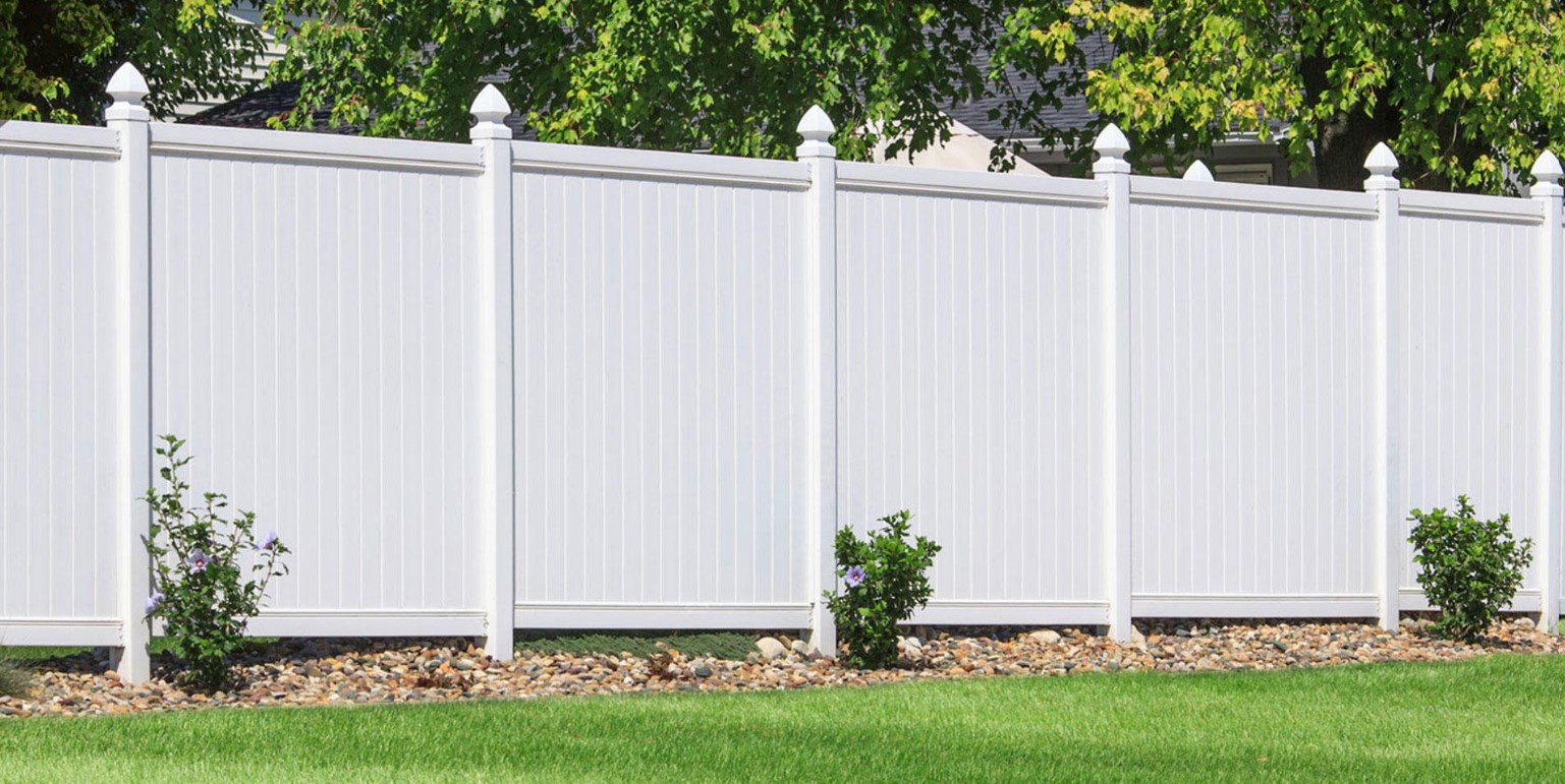 Why Vinyl Stockade Fences are a Smart Choice for Large-Scale Projects ...